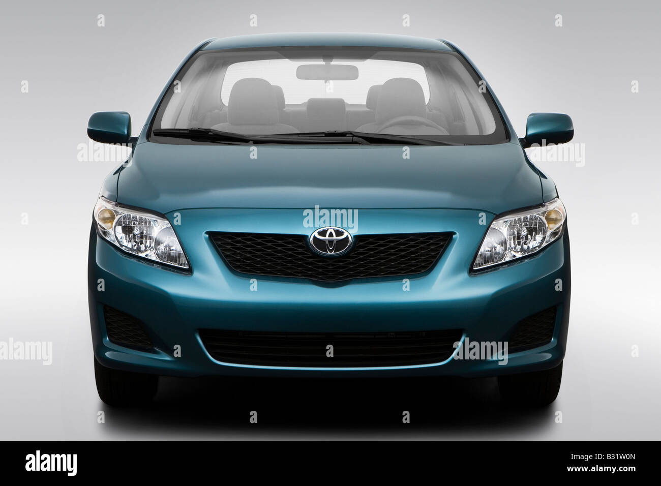 2009 Toyota Corolla LE in Green - Low/Wide Front Stock Photo - Alamy