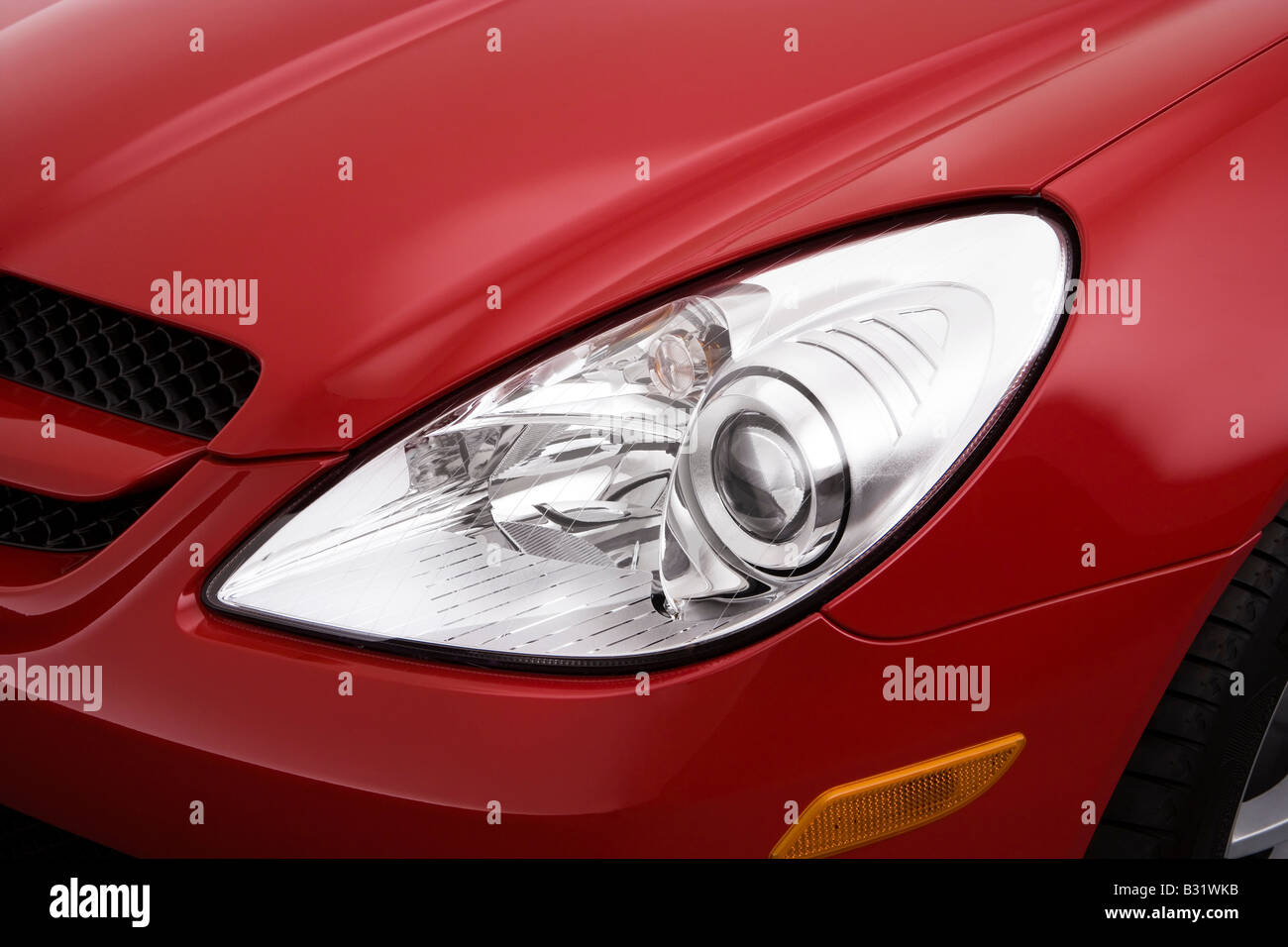 2009 Mercedes-Benz SLK-Series SLK300 in Red - Headlight Stock Photo - Alamy