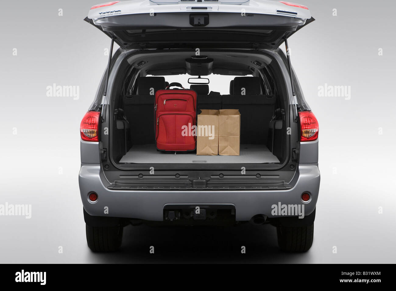 Open trunk suv hi-res stock photography and images - Alamy
