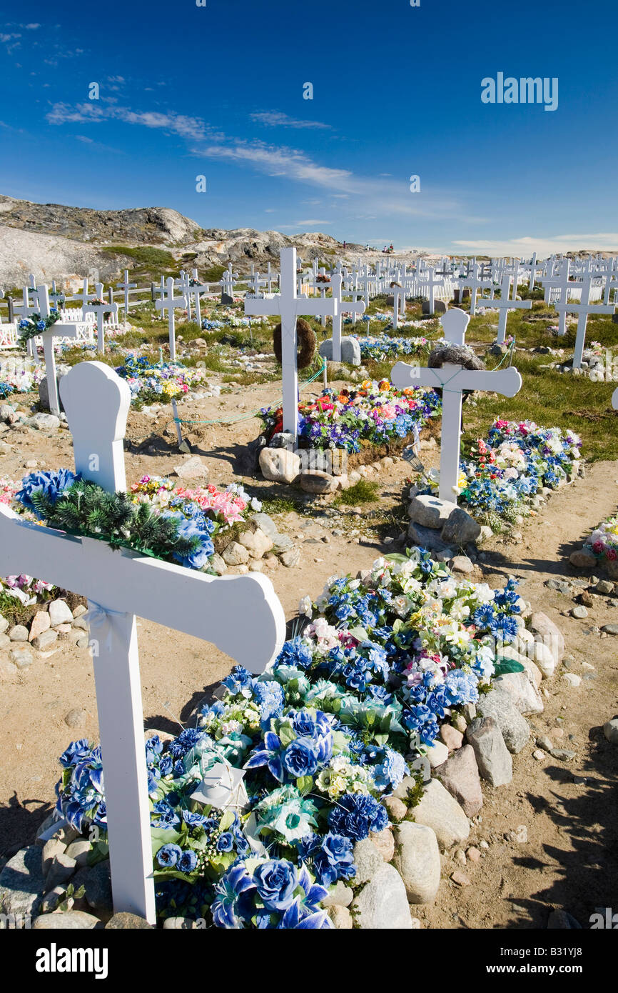 An Inuit burial graveyard at Ilulissat on Greenland Stock Photo - Alamy