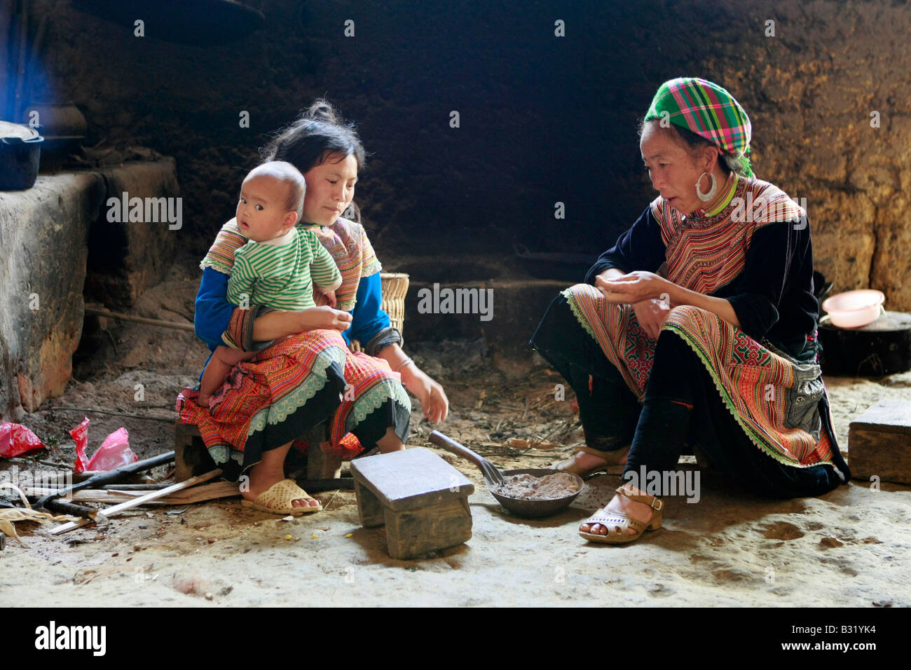 Hmong family hi-res stock photography and images - Alamy