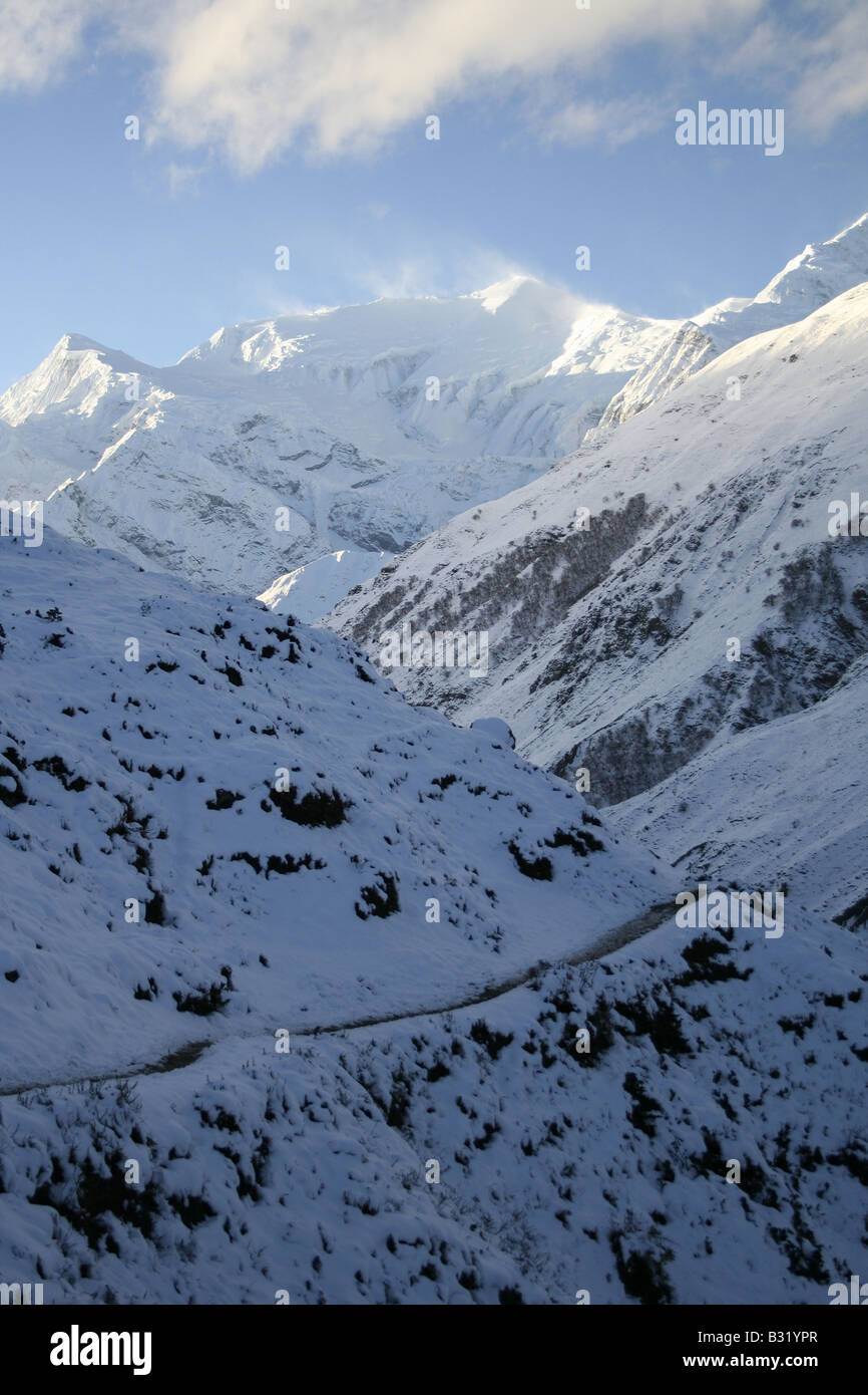 Snowy himalayan mountains hi-res stock photography and images - Alamy