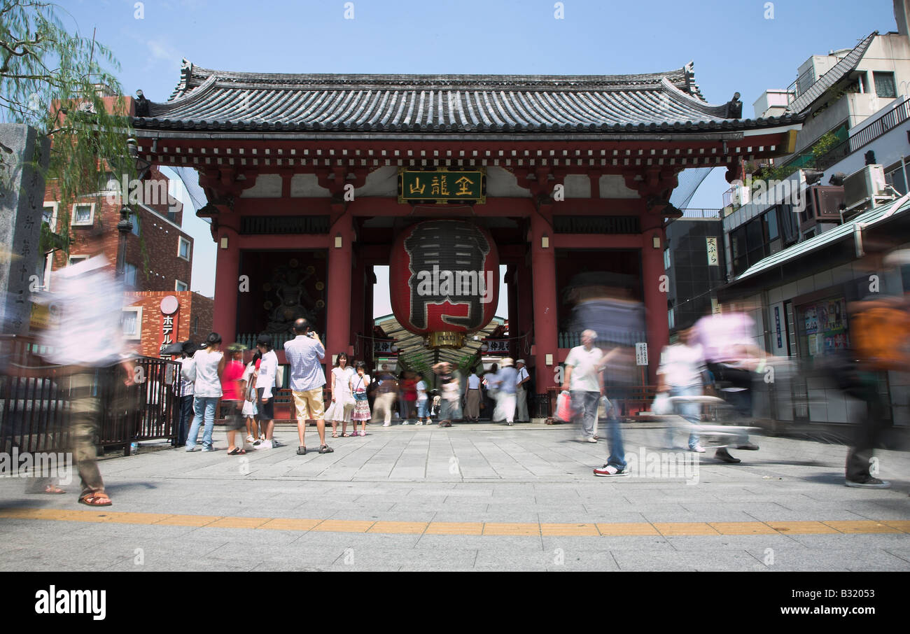 Thunder Gate entrance to Senso-Ji Market and temple in Asakura, Tokyo ...