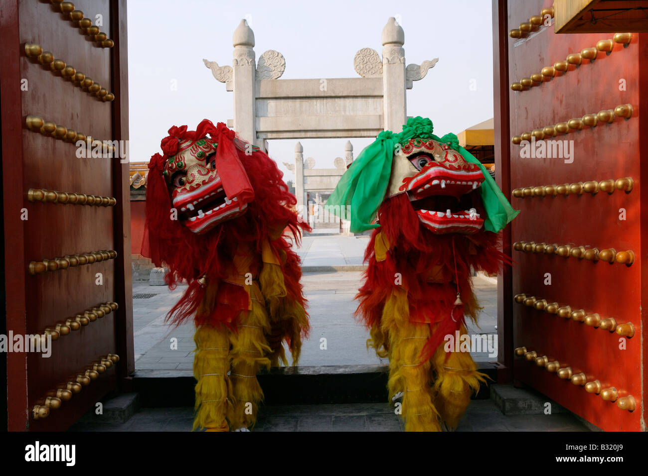 Chinese Lion Dancing In Temple Of Heaven Stock Photo - Alamy