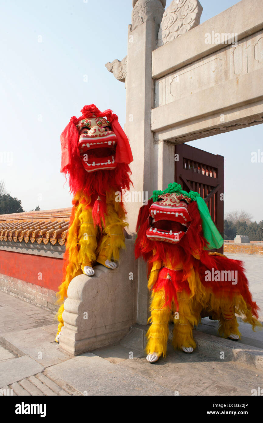 Chinese Lion Dancing In Temple Of Heaven Stock Photo - Alamy