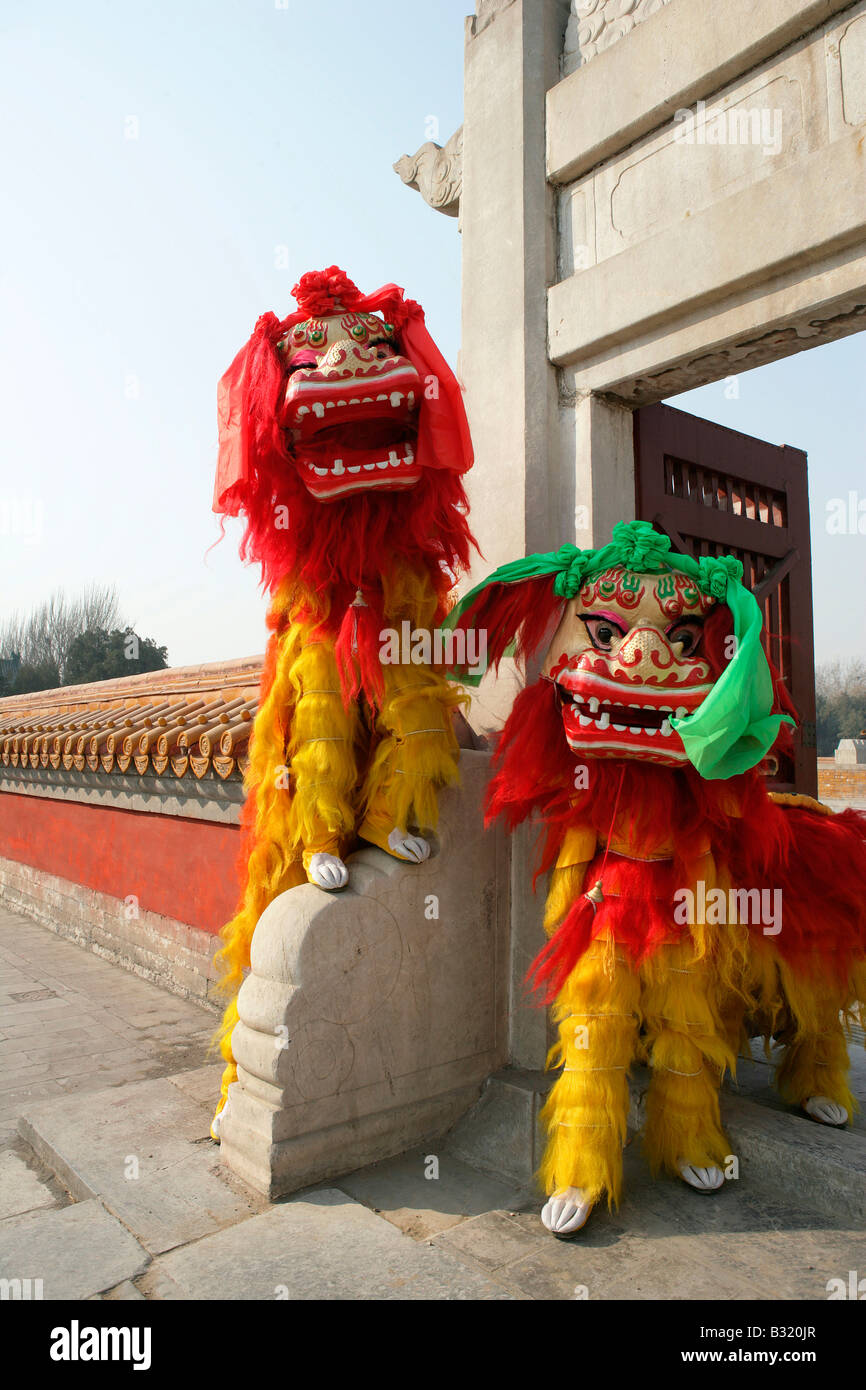Chinese Lion Dancing In Temple Of Heaven Stock Photo - Alamy