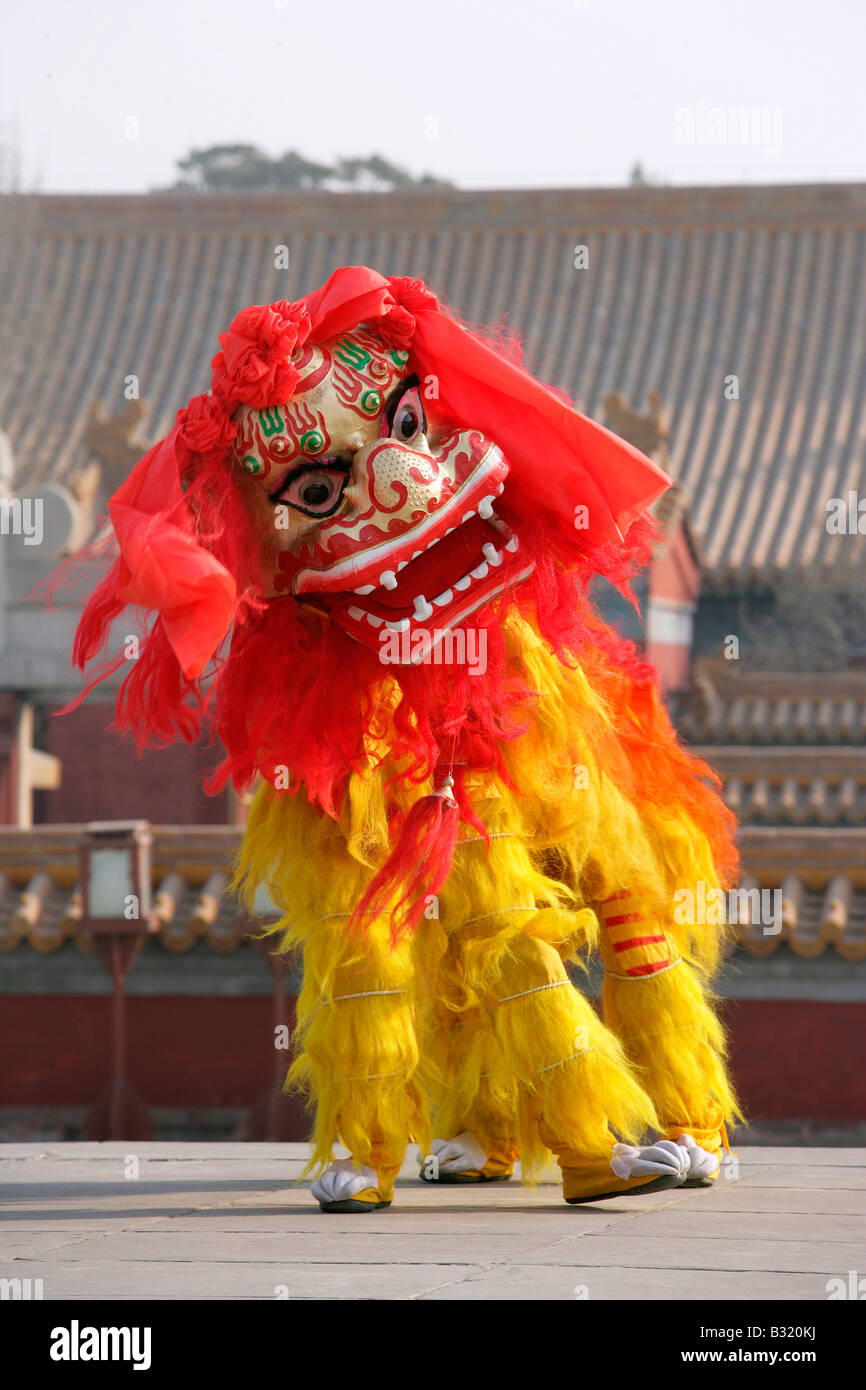 Chinese Lion Dancing In Temple Of Heaven Stock Photo - Alamy