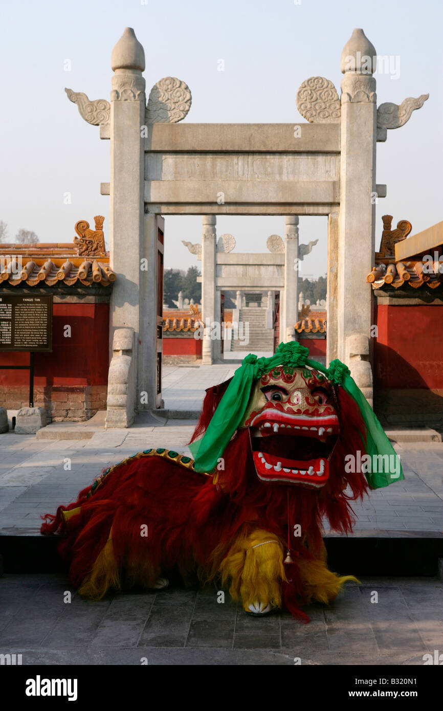 Chinese Lion Dancing In Temple Of Heaven Stock Photo - Alamy