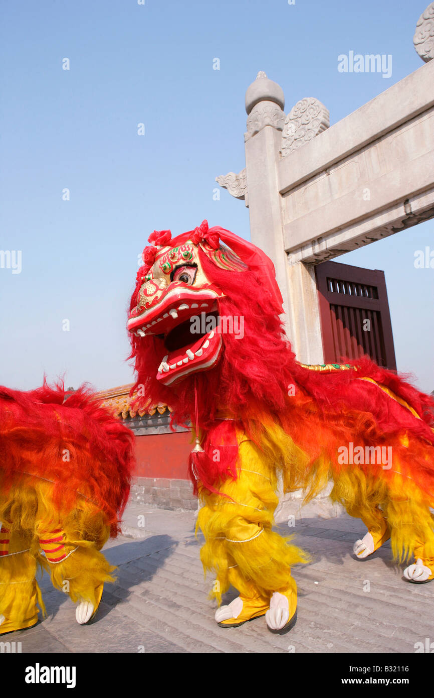 Chinese Lion Dancing In Temple Of Heaven Stock Photo - Alamy