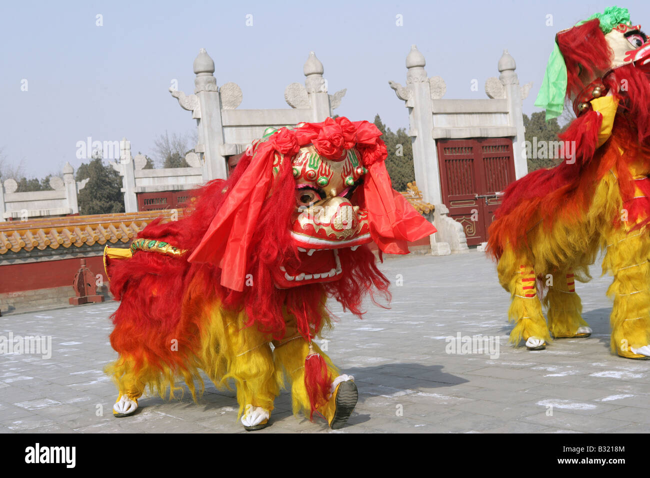 Chinese Lion Dancing In Temple Of Heaven Stock Photo - Alamy