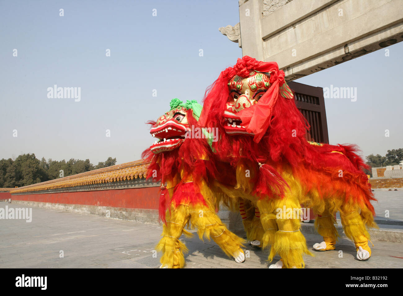 Chinese Lion Dancing In Temple Of Heaven Stock Photo - Alamy