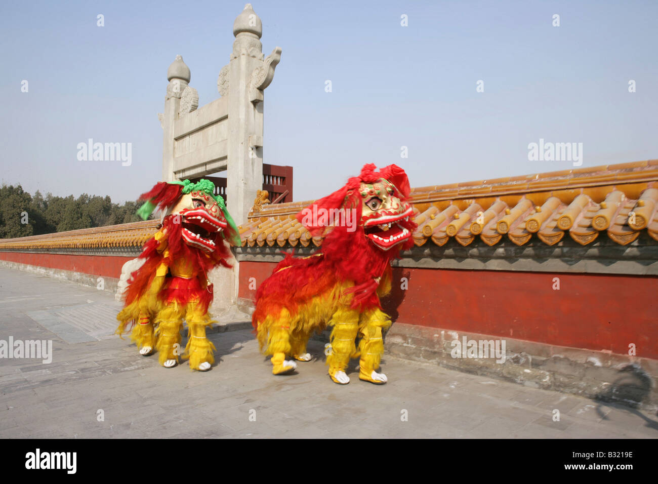 Chinese Lion Dancing In Temple Of Heaven Stock Photo - Alamy