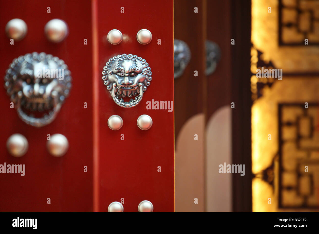 Traditional gate hi-res stock photography and images - Alamy