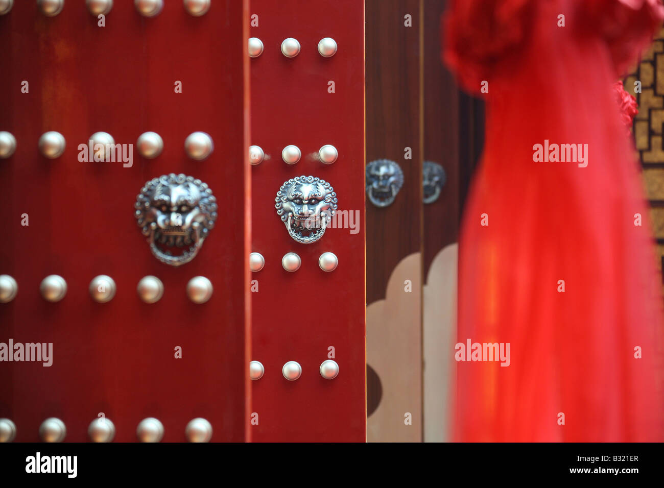 Chinese Traditional Gate Stock Photo - Alamy