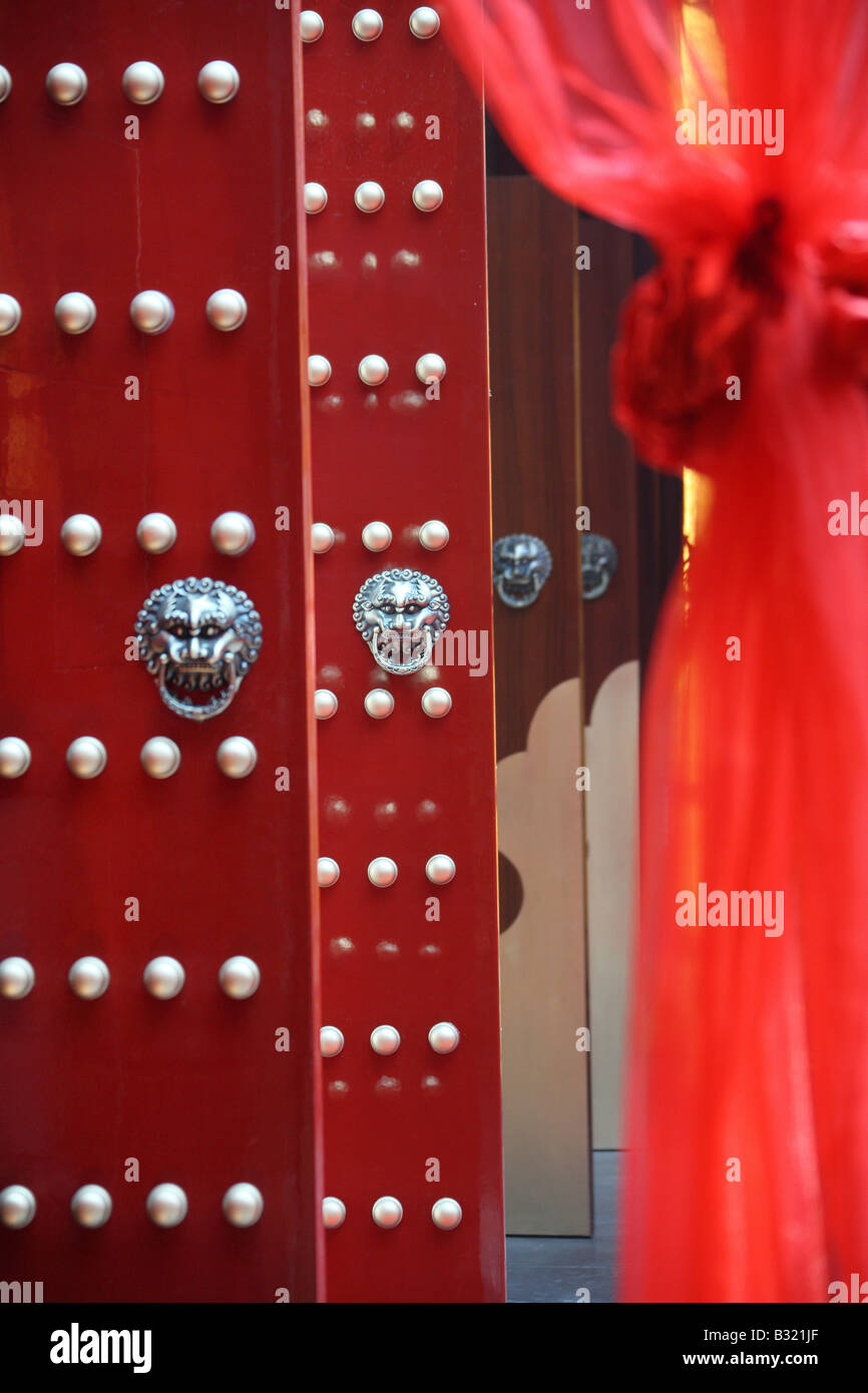 Chinese Traditional Gate Stock Photo - Alamy