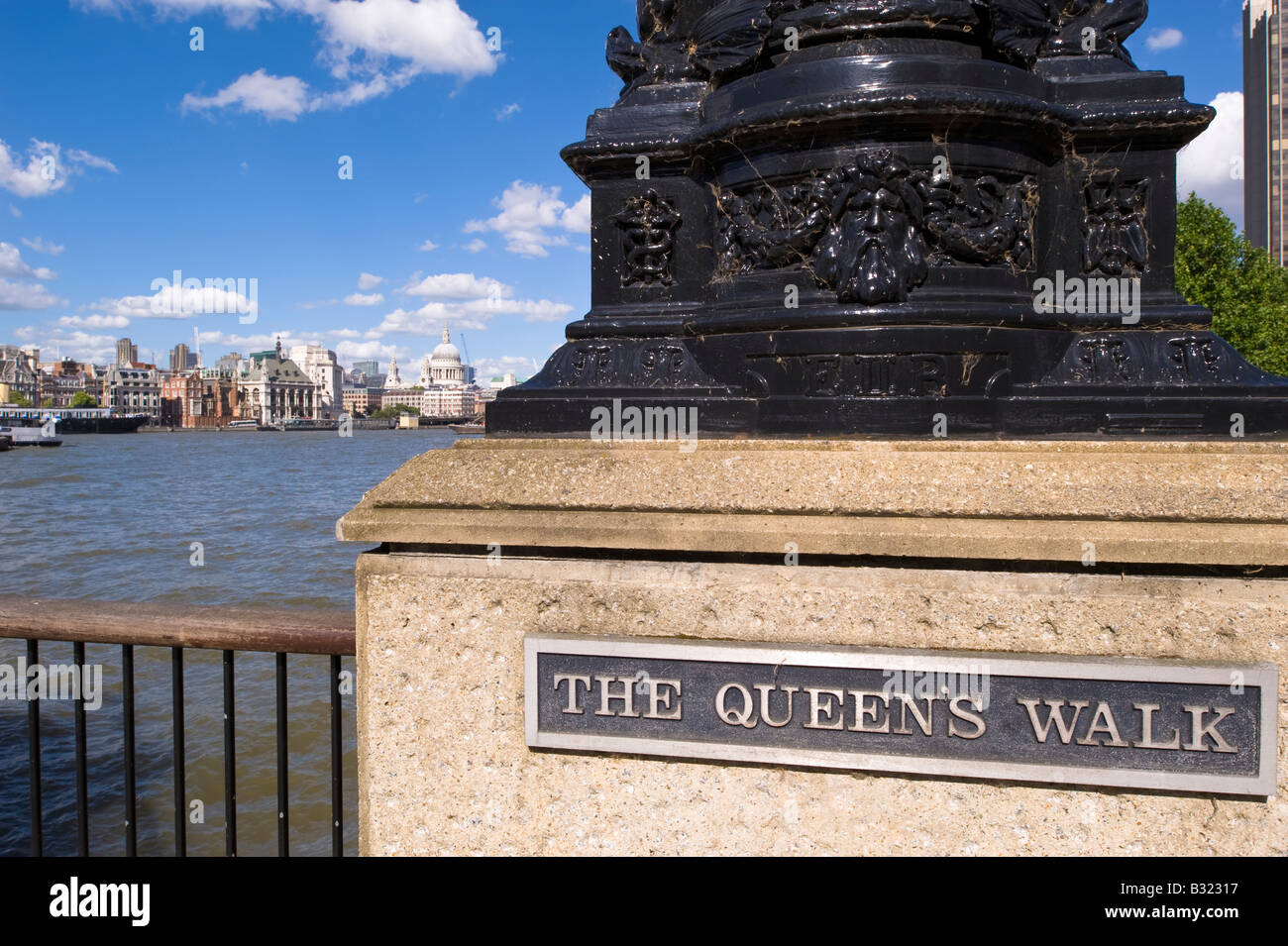 Thames river walk london hi-res stock photography and images - Alamy