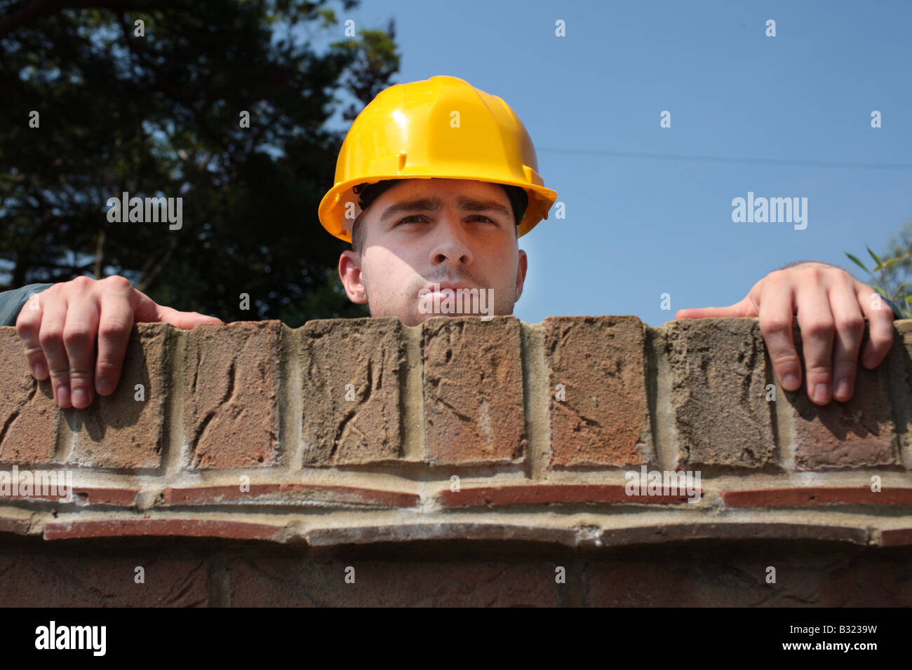 Man peering over wall hi-res stock photography and images - Alamy