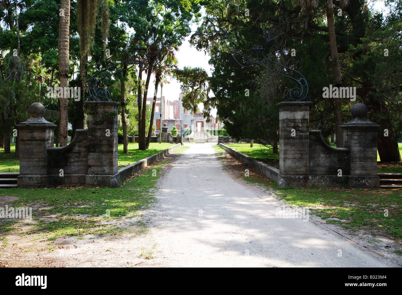 Main entrance to the ruins of the Dungeness mansion on Cumberland ...