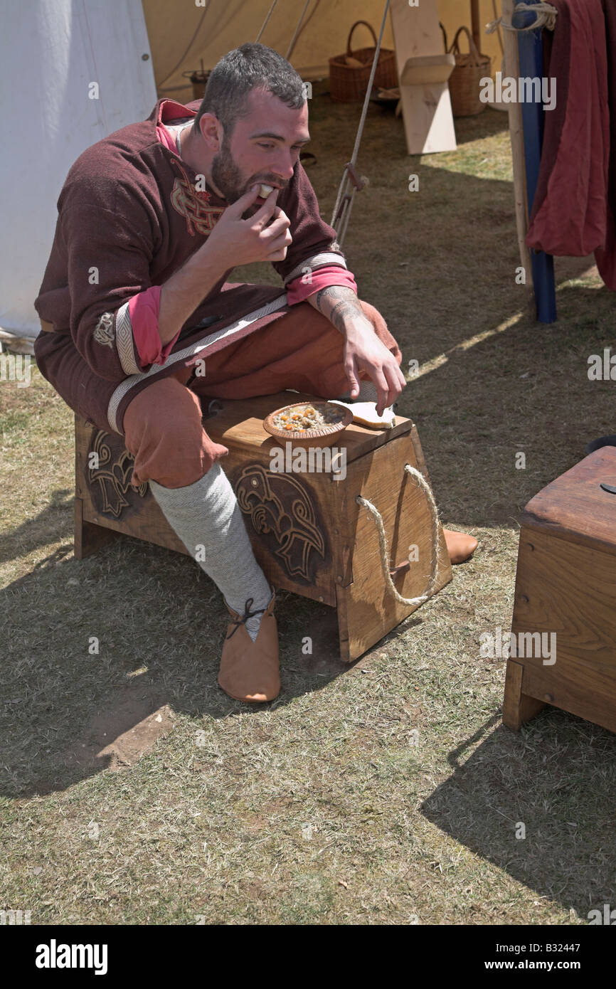 Anglo saxons eating hi-res stock photography and images - Alamy