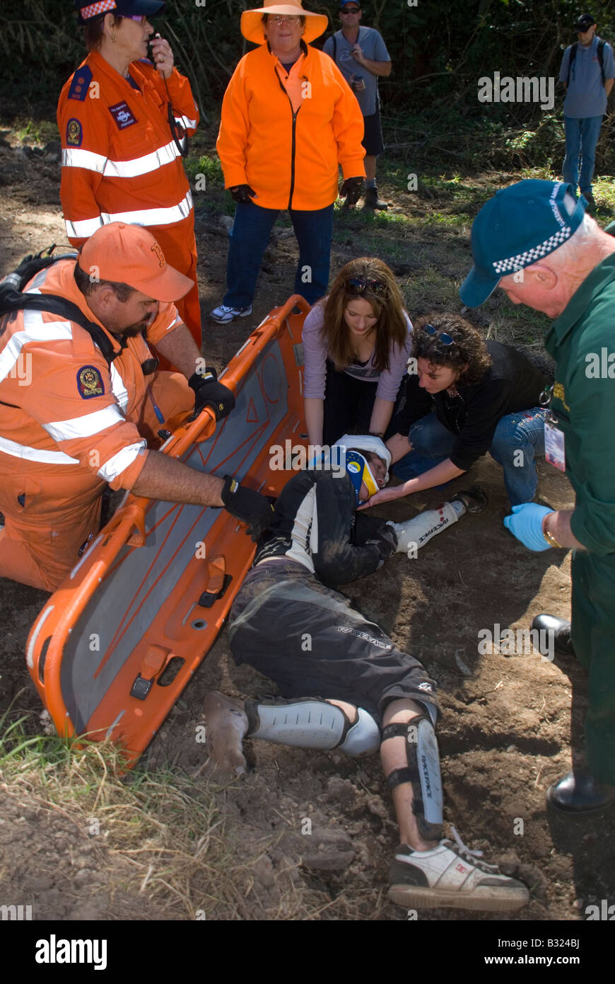 Medivac first aid and extraction of mountain bike rider Stock Photo - Alamy
