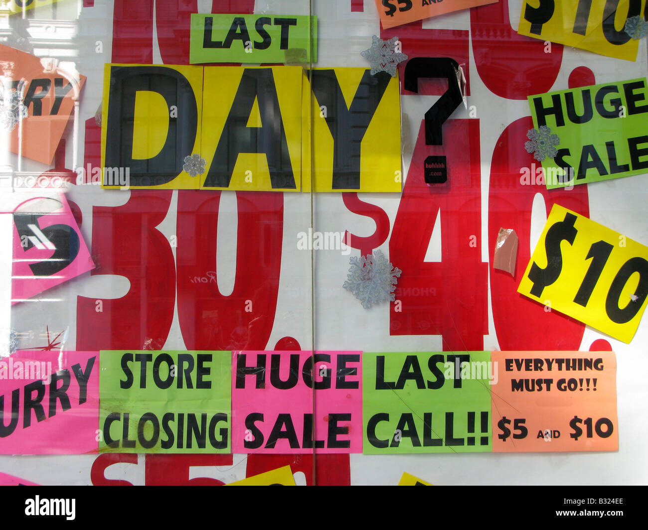 closing sale ad Stock Photo - Alamy