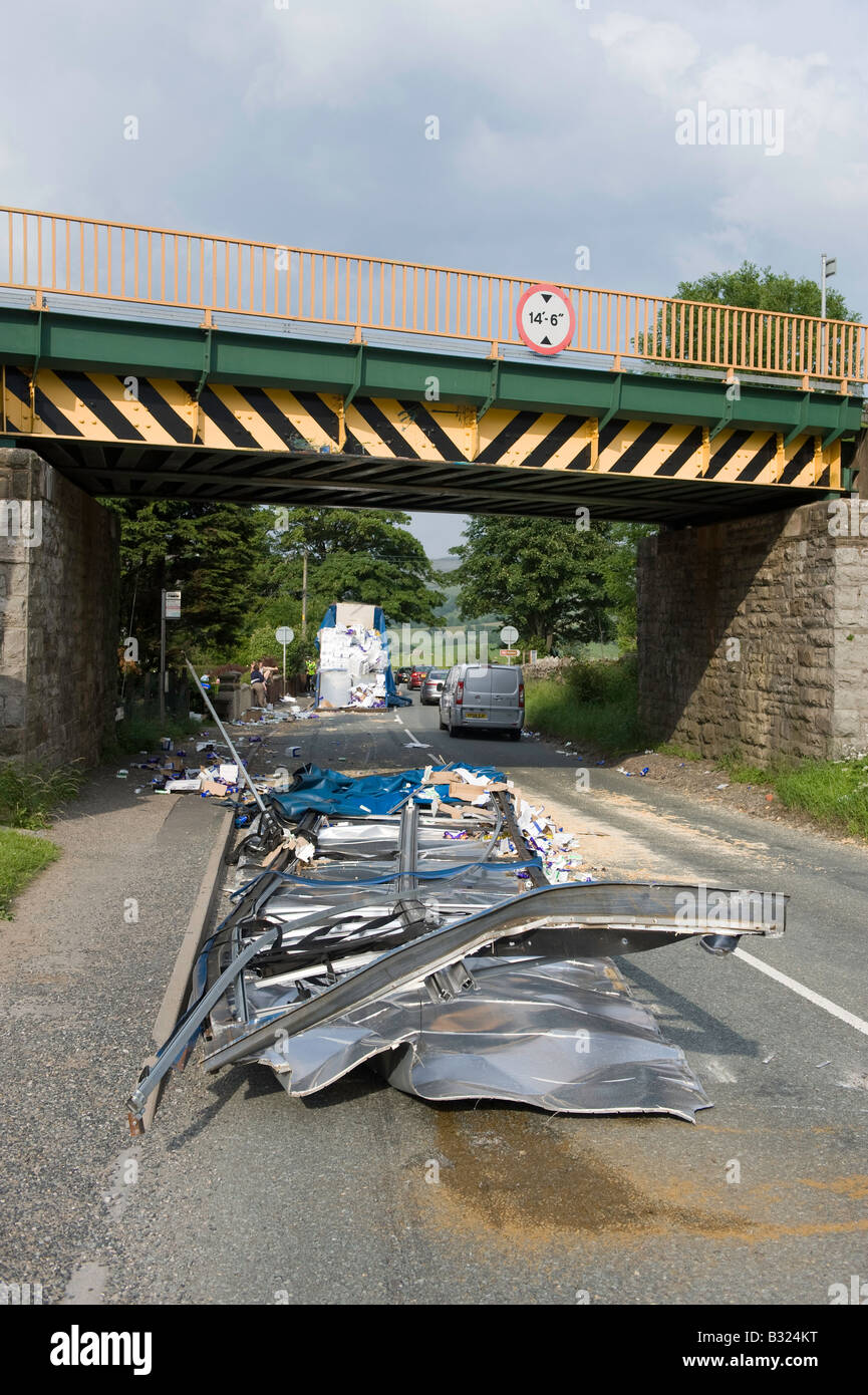 Truck passing under bridge hi-res stock photography and images - Alamy