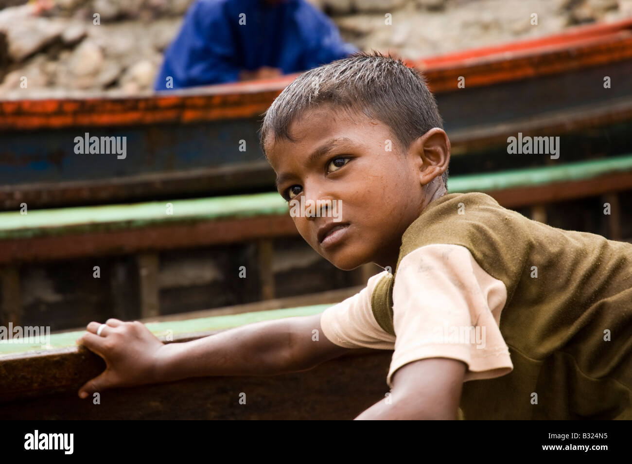 Burma children working hi-res stock photography and images - Alamy
