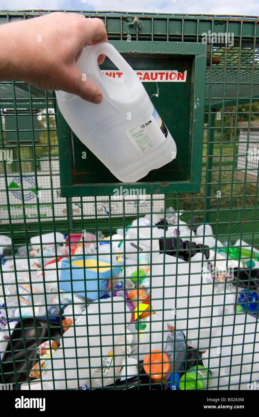 Plastic mesh containers hi-res stock photography and images - Alamy