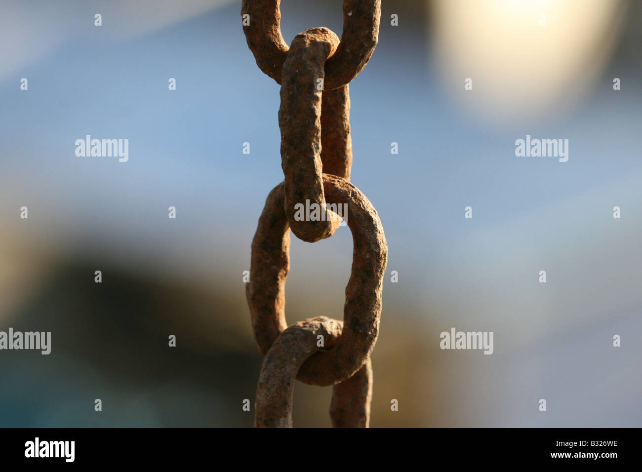 Close up of a rusty chain Stock Photo - Alamy