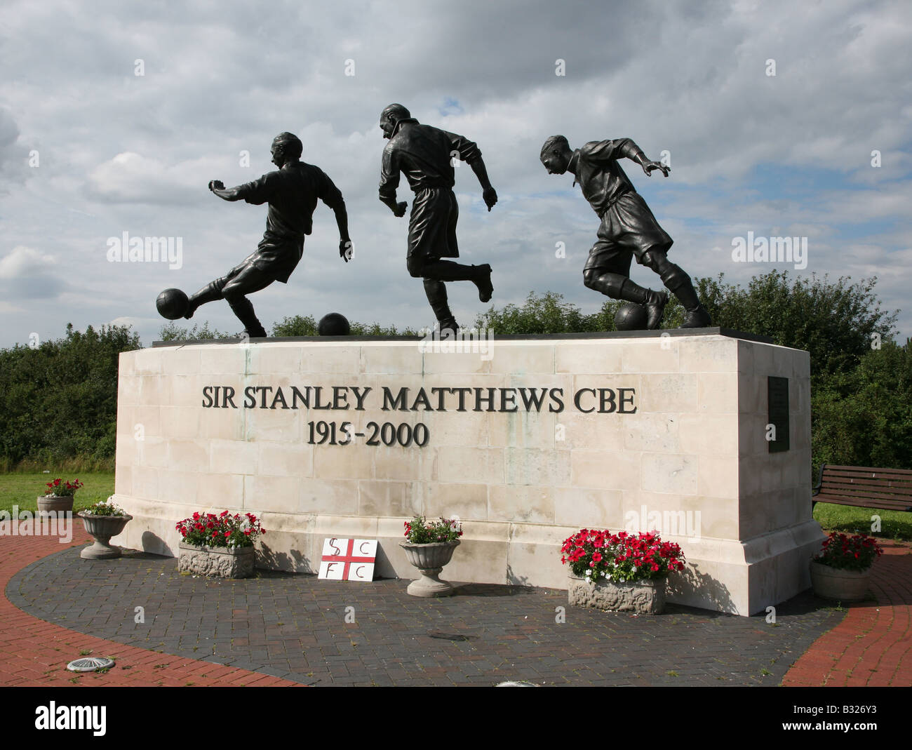 Statue of Sir Stanley Matthews at the Bet 365 (was Britannia) Stadium ...