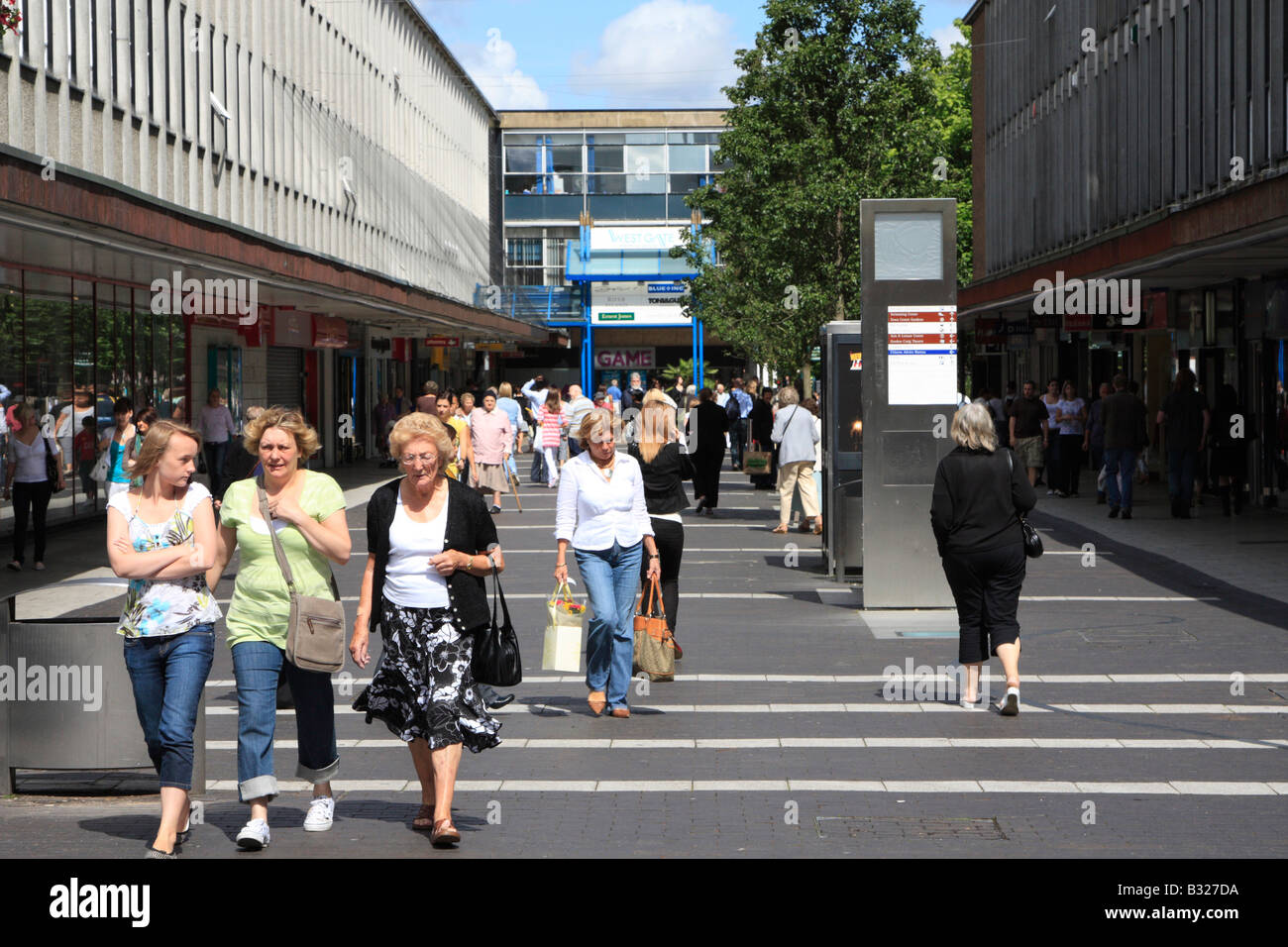 stevenage town centre shopping hertfordshire england uk gb Stock Photo ...