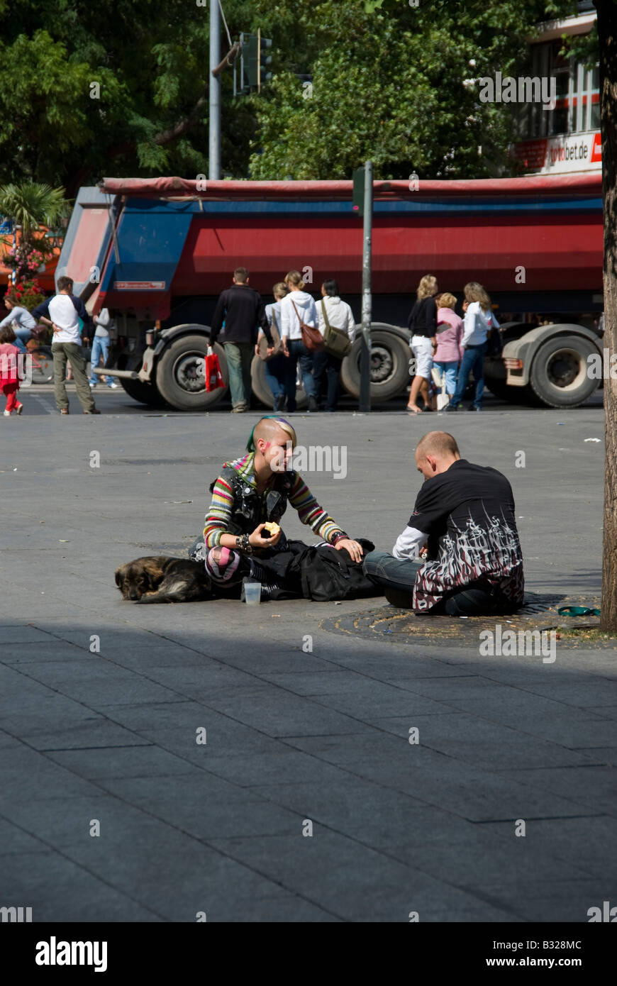 Girl punks hi-res stock photography and images - Alamy