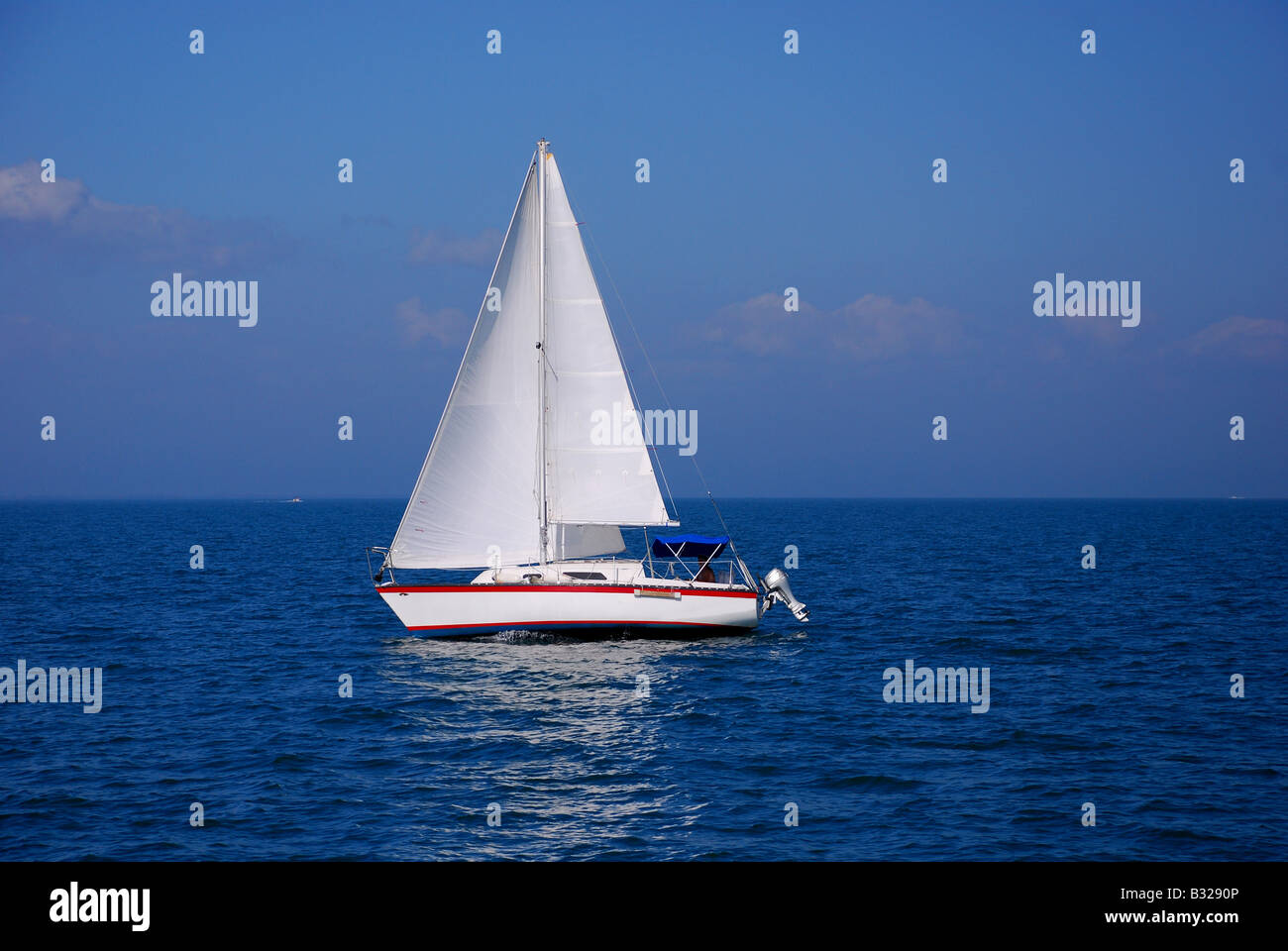 Dinghy under full sail hi-res stock photography and images - Alamy