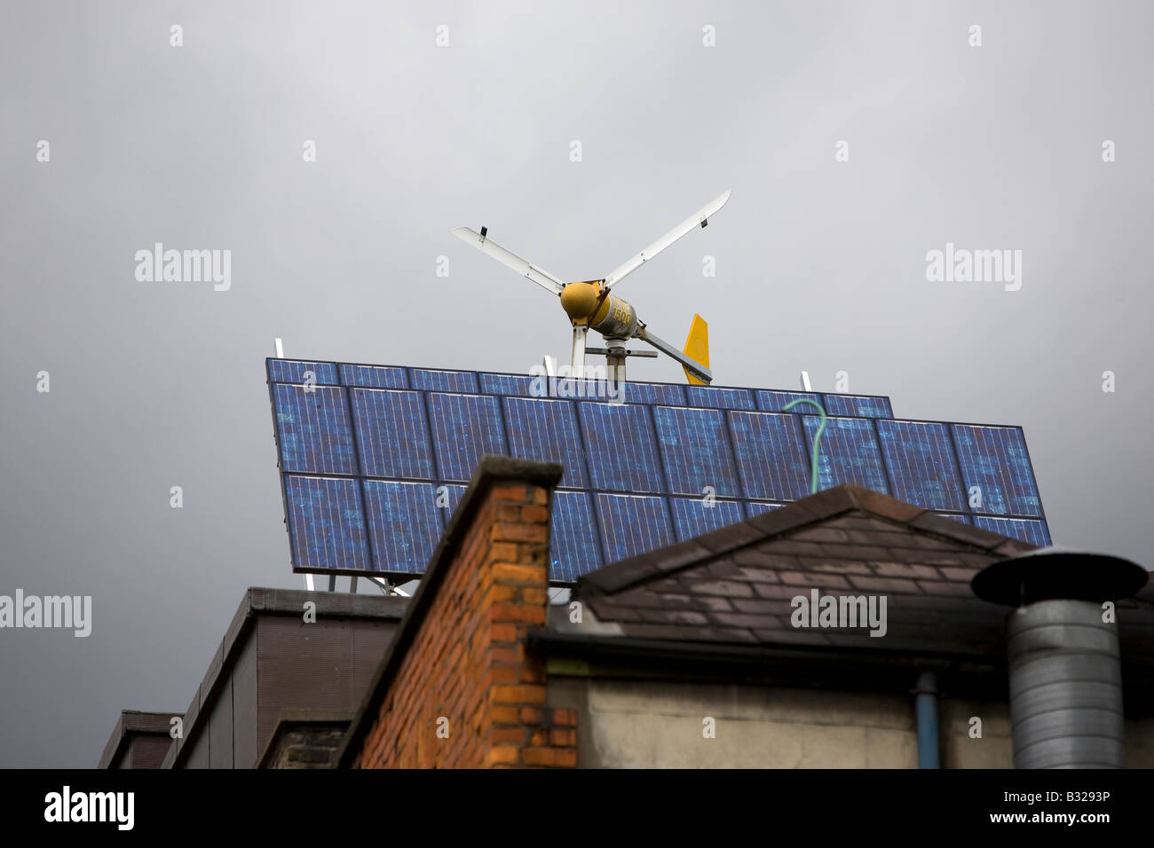 Wind turbine and solar panels on the roof of the Green Building, Temple ...