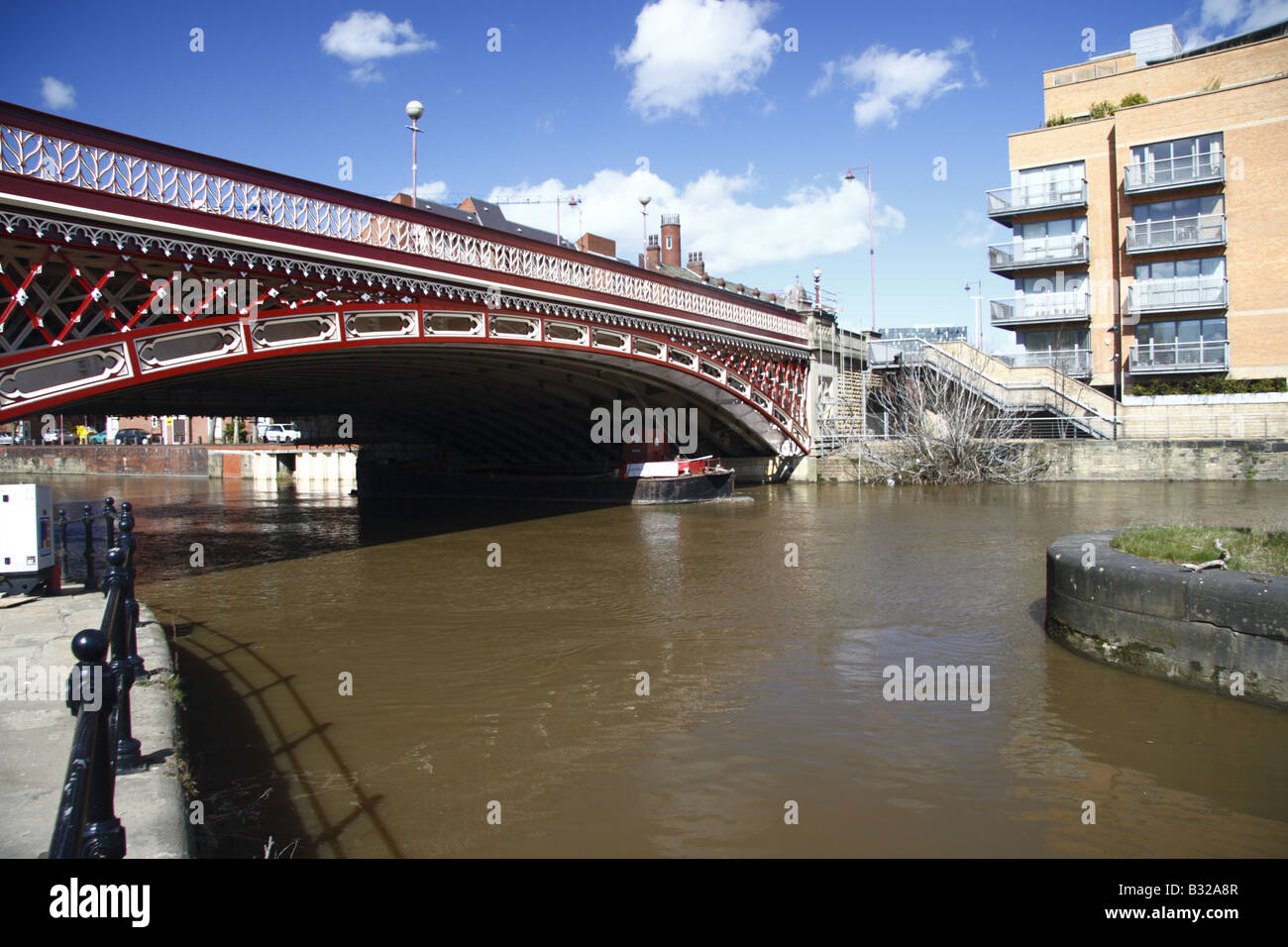 Leeds bridge hi-res stock photography and images - Alamy