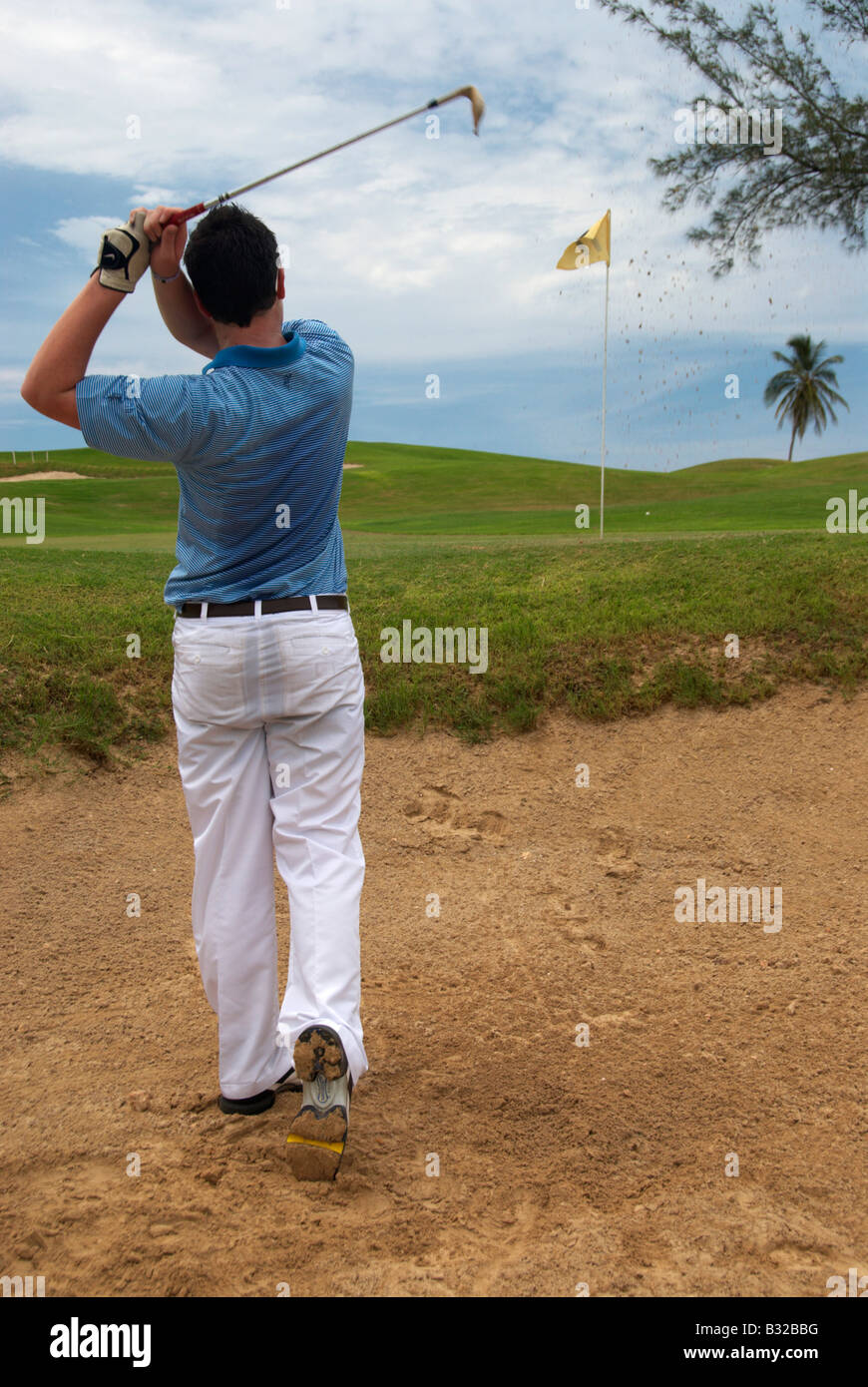 Golf bunker shot hi-res stock photography and images - Alamy