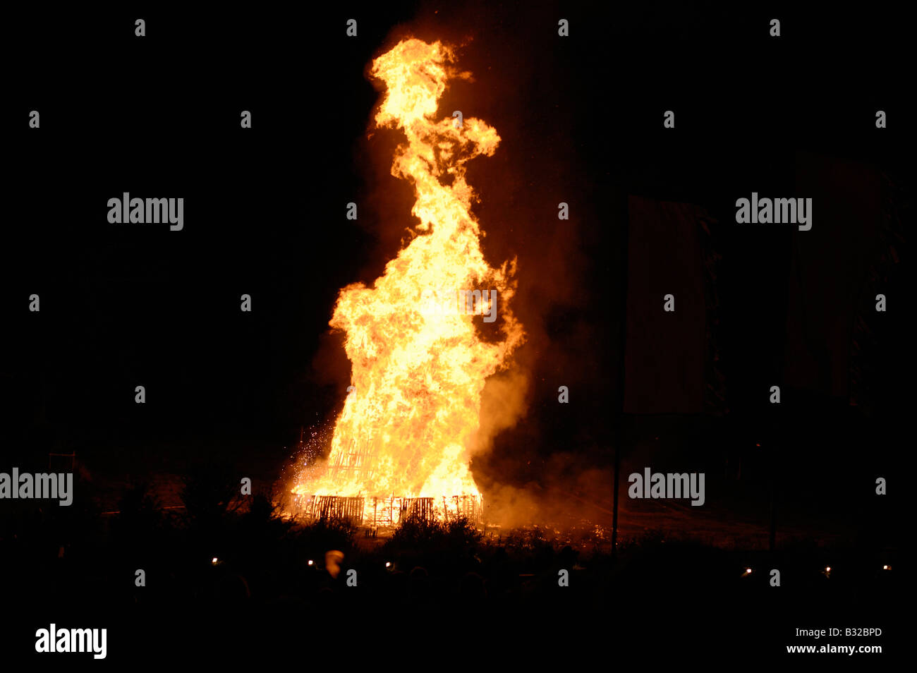 Big bonfire hi-res stock photography and images - Alamy