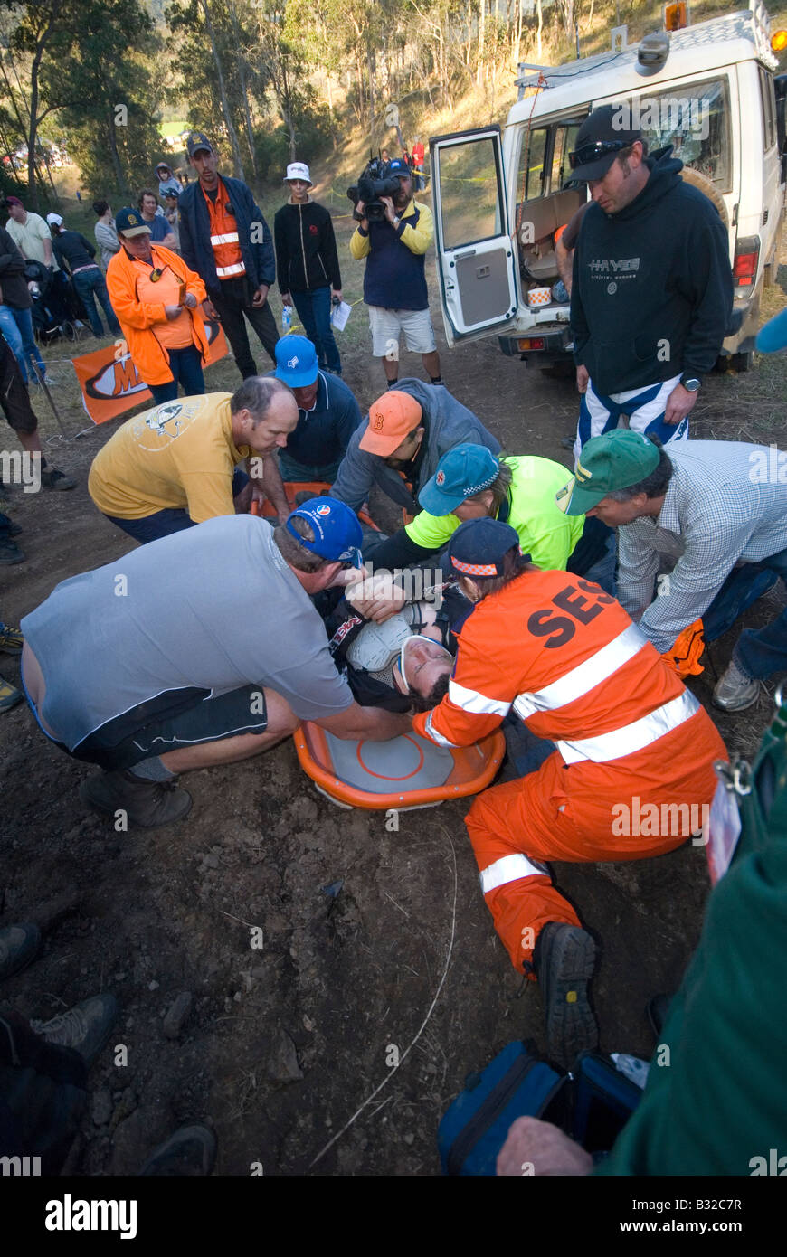 Medivac first aid and extraction of mountain bike rider Stock Photo - Alamy
