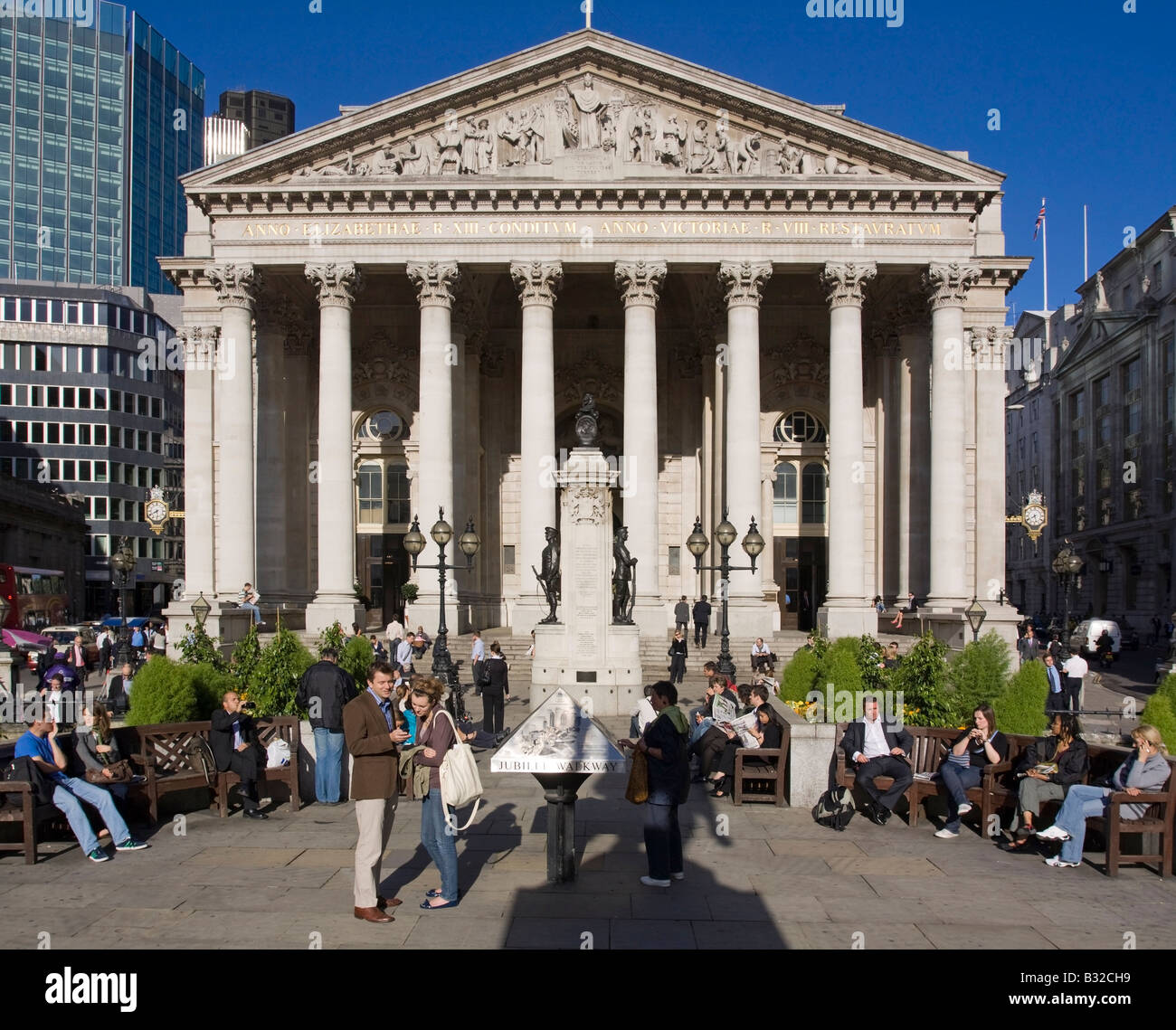 The royal exchange london shopping hi-res stock photography and images ...
