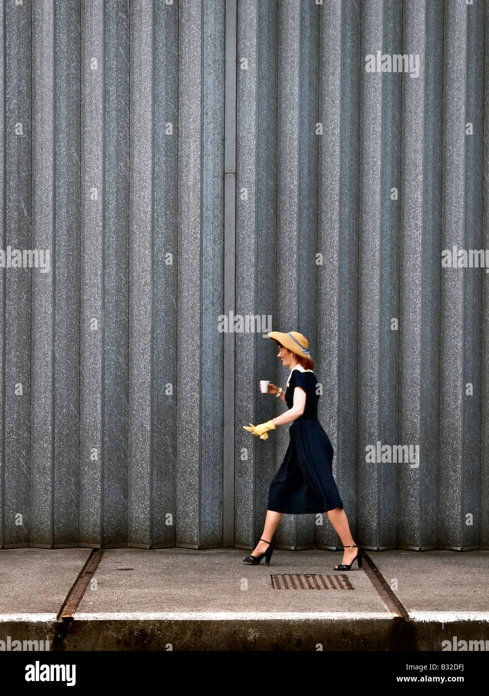Ww2 woman tea hi-res stock photography and images - Alamy