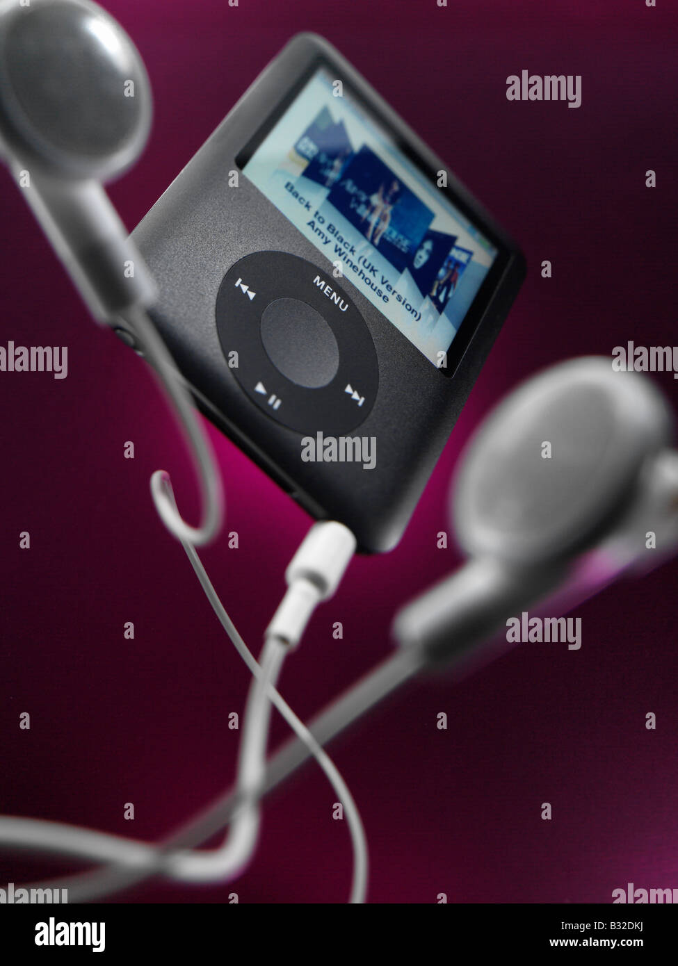 Old ipod headphones hi-res stock photography and images - Alamy