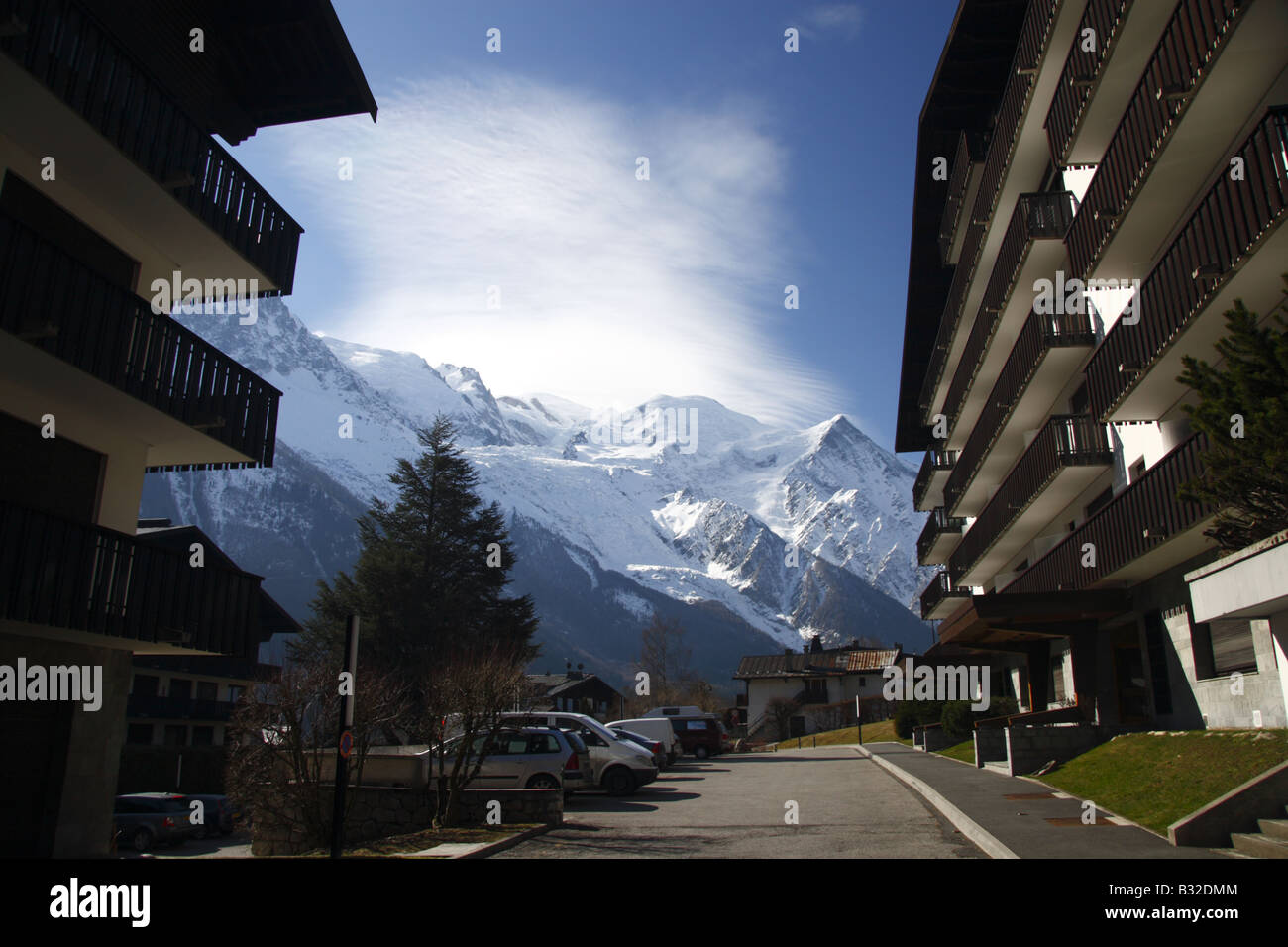 Alpine style buildings hi-res stock photography and images - Alamy