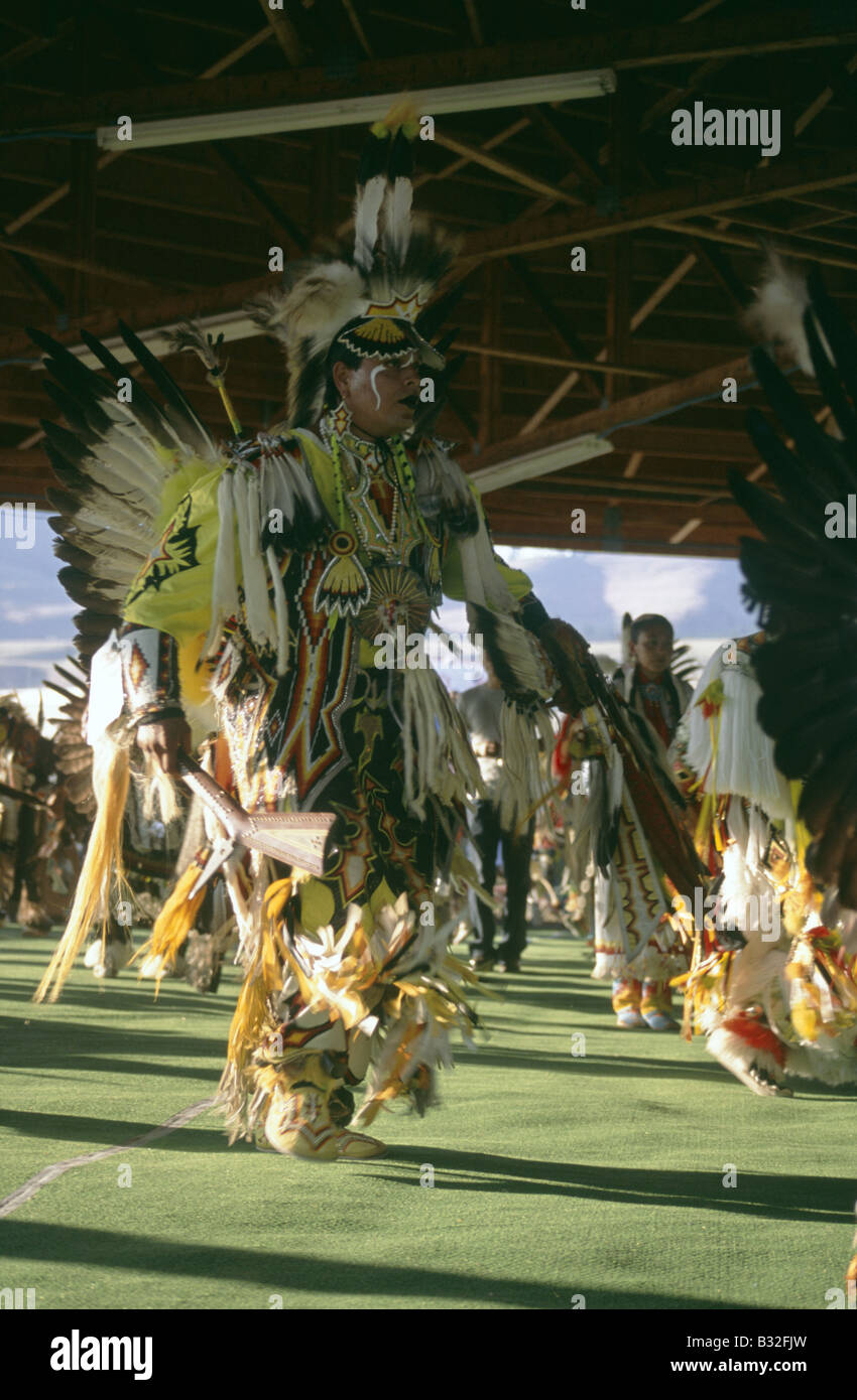 American Indian indigenous peoples Men in traditional headdress ...
