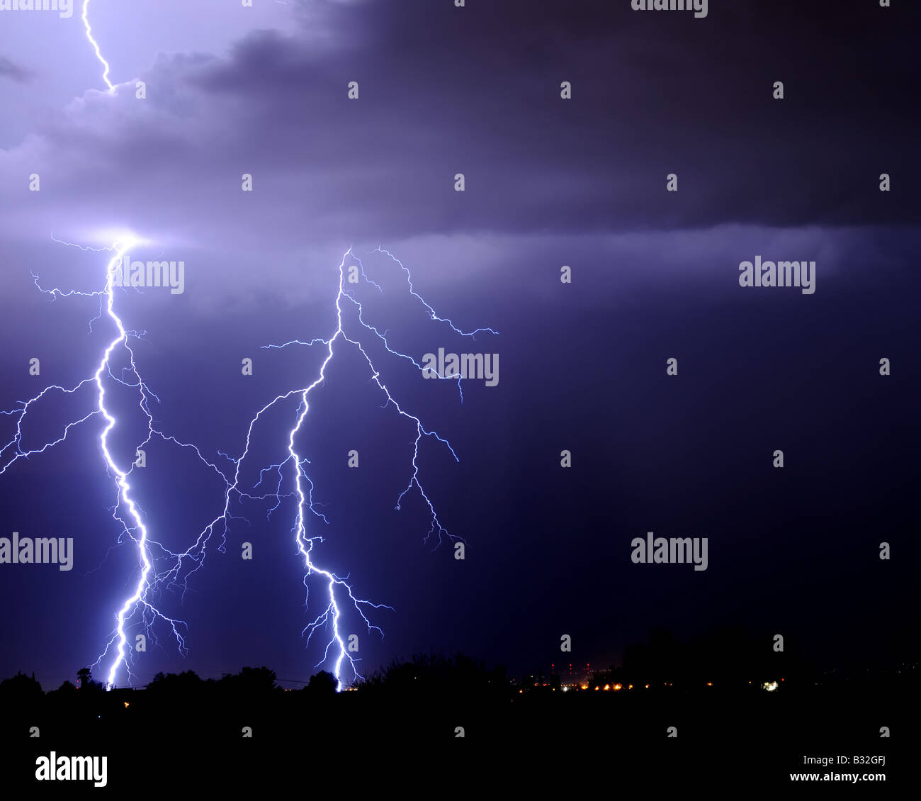 Lightning sky hi-res stock photography and images - Alamy