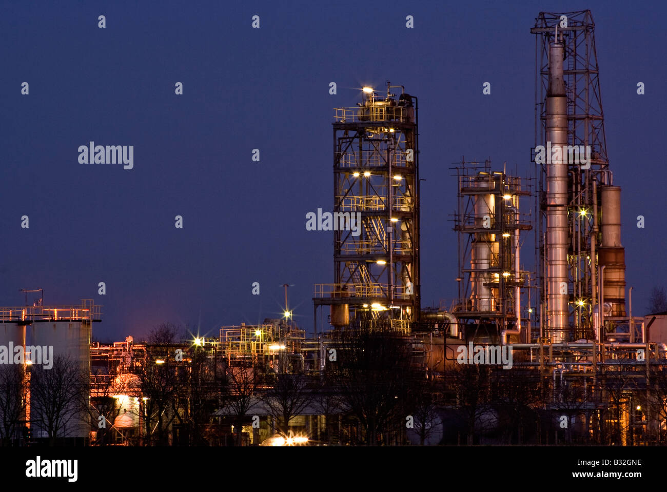 Lit up factory hi-res stock photography and images - Alamy