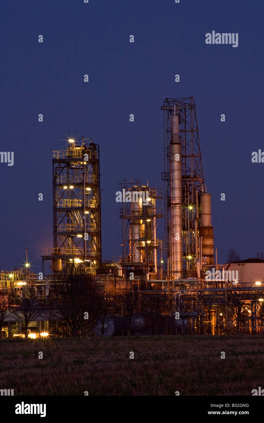 Industrial night hi-res stock photography and images - Alamy
