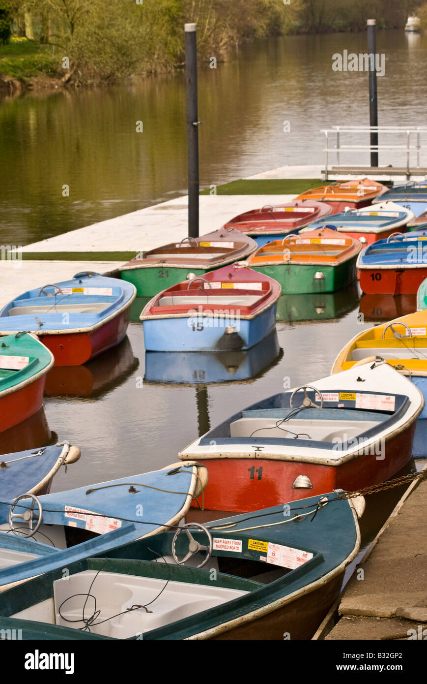 Small boats on river hi-res stock photography and images - Alamy