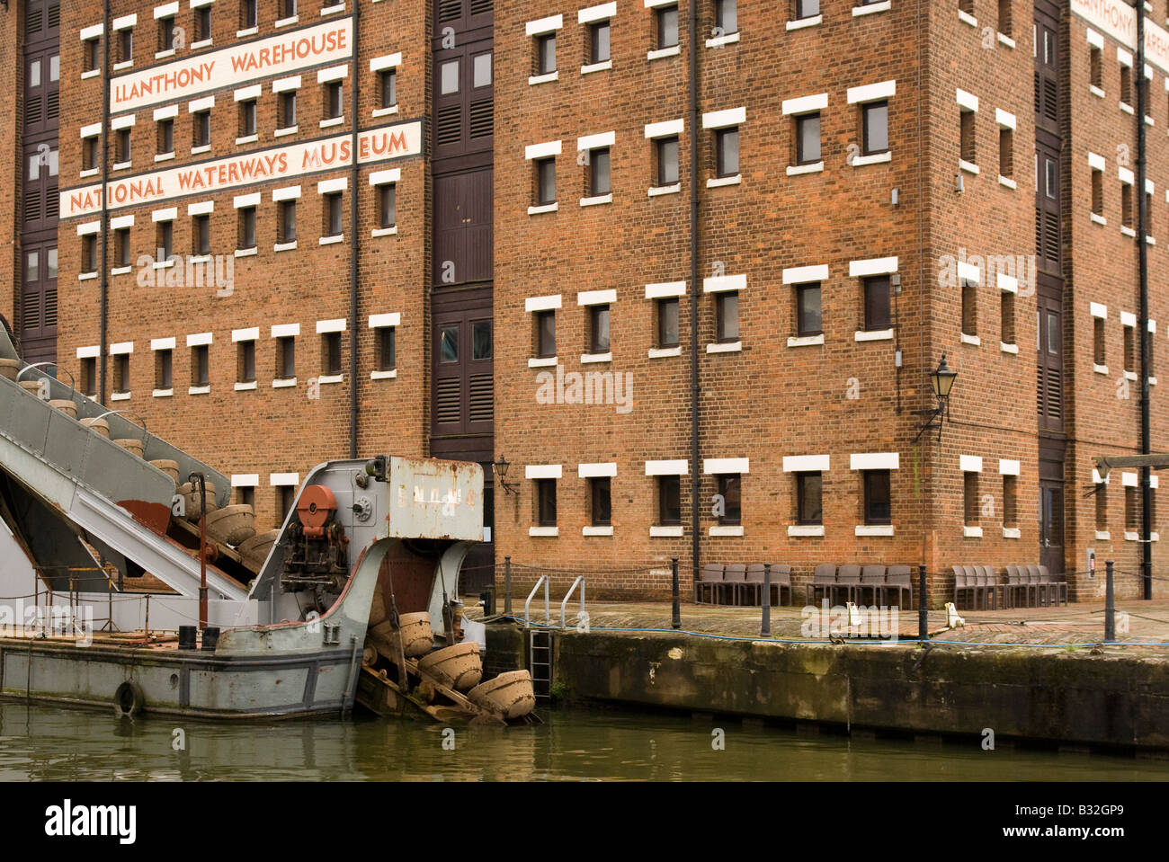 old warehouses at gloucester docks Stock Photo - Alamy