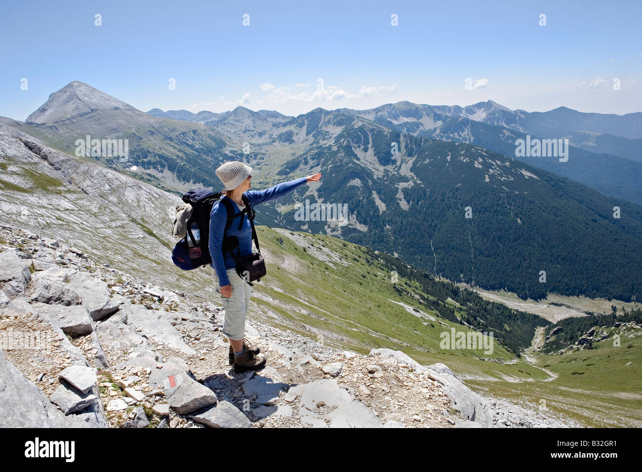 Dwarf woman hi-res stock photography and images - Alamy