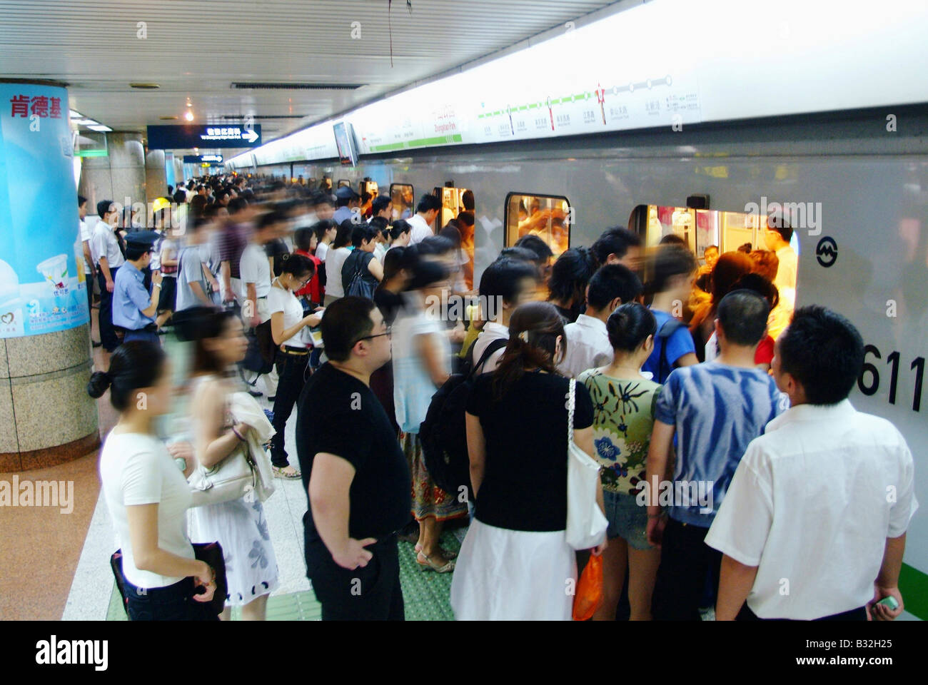 Crowd in subway hi-res stock photography and images - Alamy